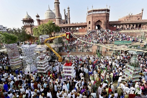 Ashoora-e-Muharram: Commemorating Sacrifice and Reverence in Tight ...